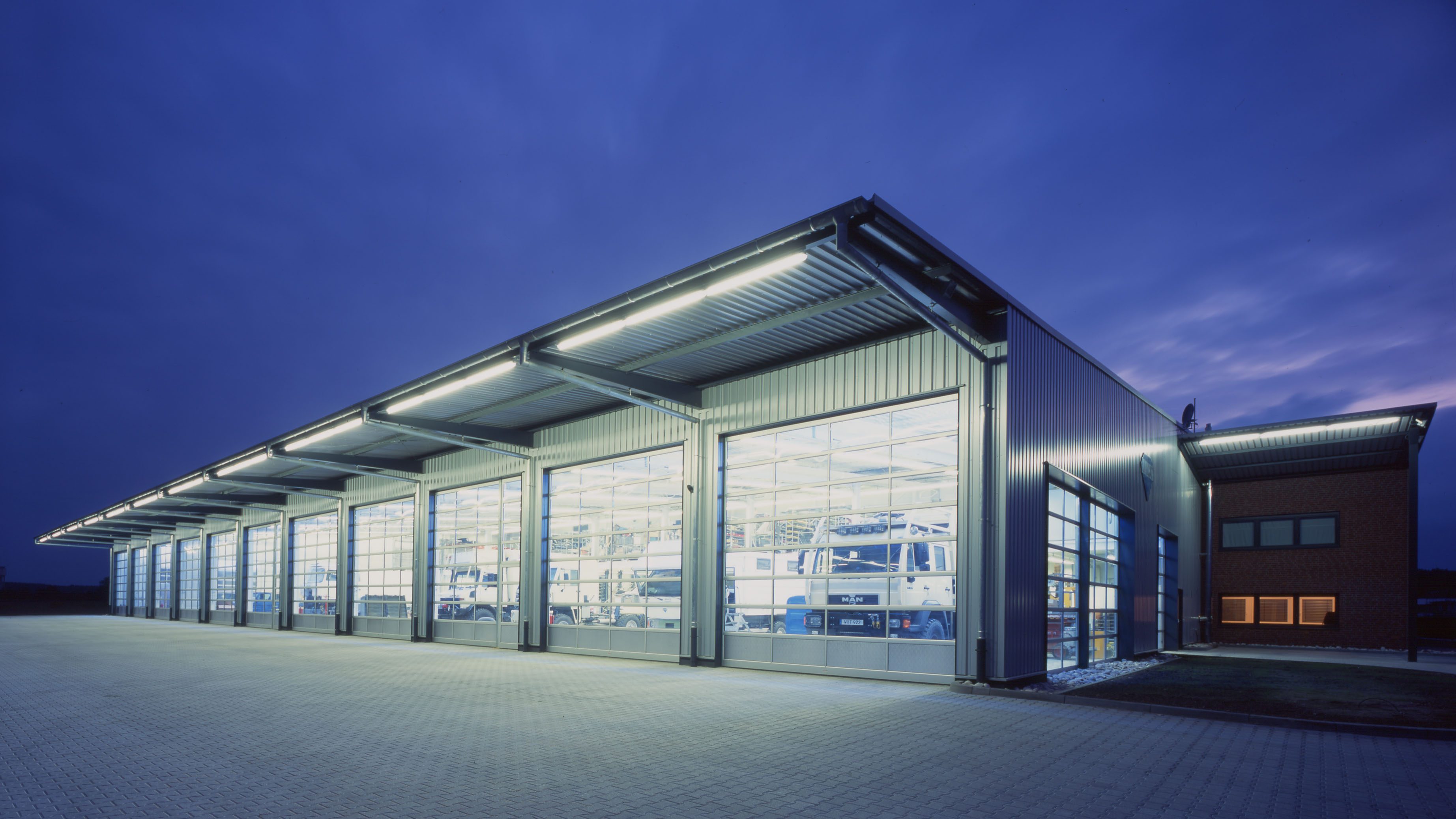 Unicat bei Nacht – Passion for Perfection